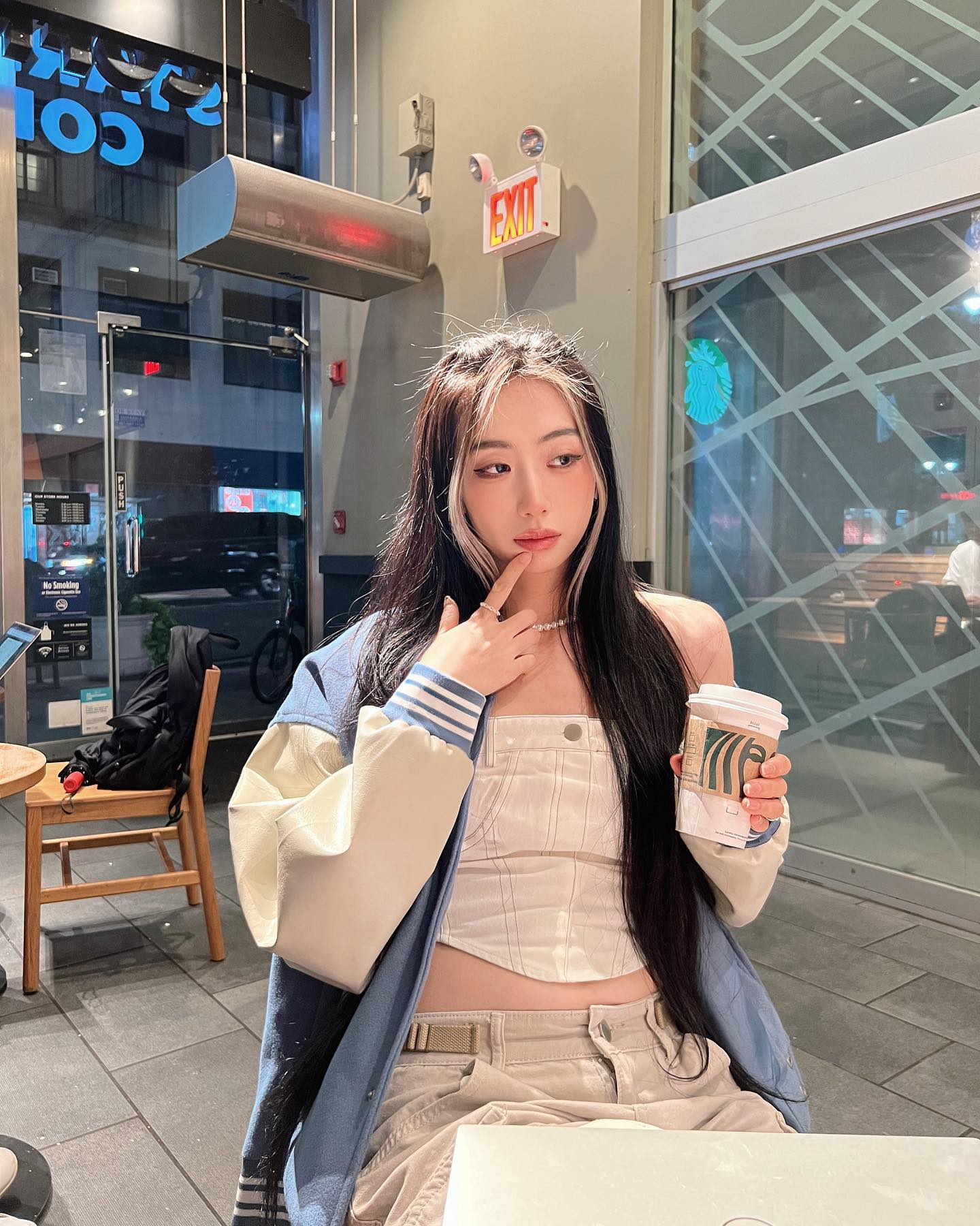 Emmiolgal | Y2K & Vintage Aesthetic Fashion | The lighting in Starbucks ...