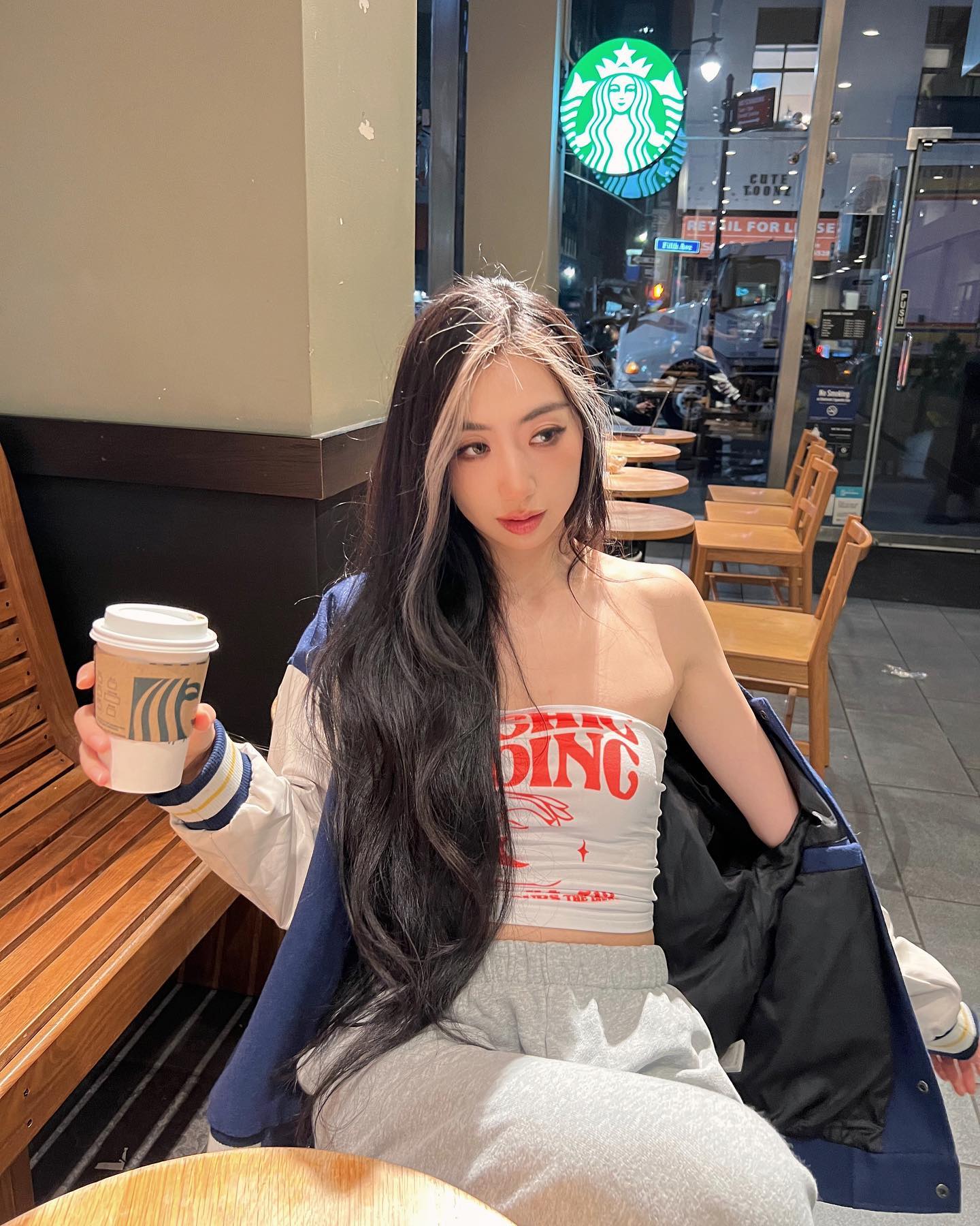 Emmiolgal | Y2K & Vintage Aesthetic Fashion | The lighting in Starbucks ...